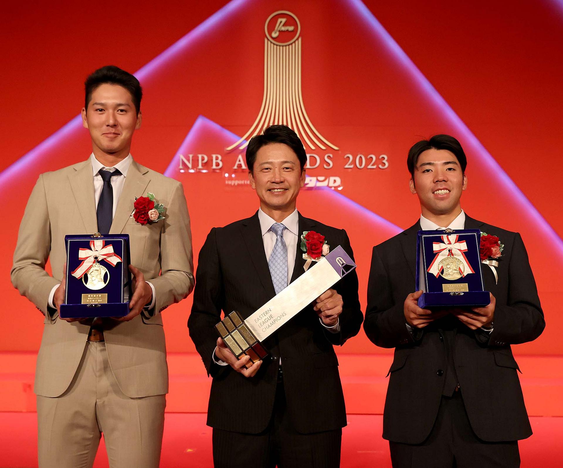 大城選手がベストナイン 岡本選手は最多本塁打者賞 ～NPB AWARDS 2023～ | 読売ジャイアンツ（巨人軍）公式サイト